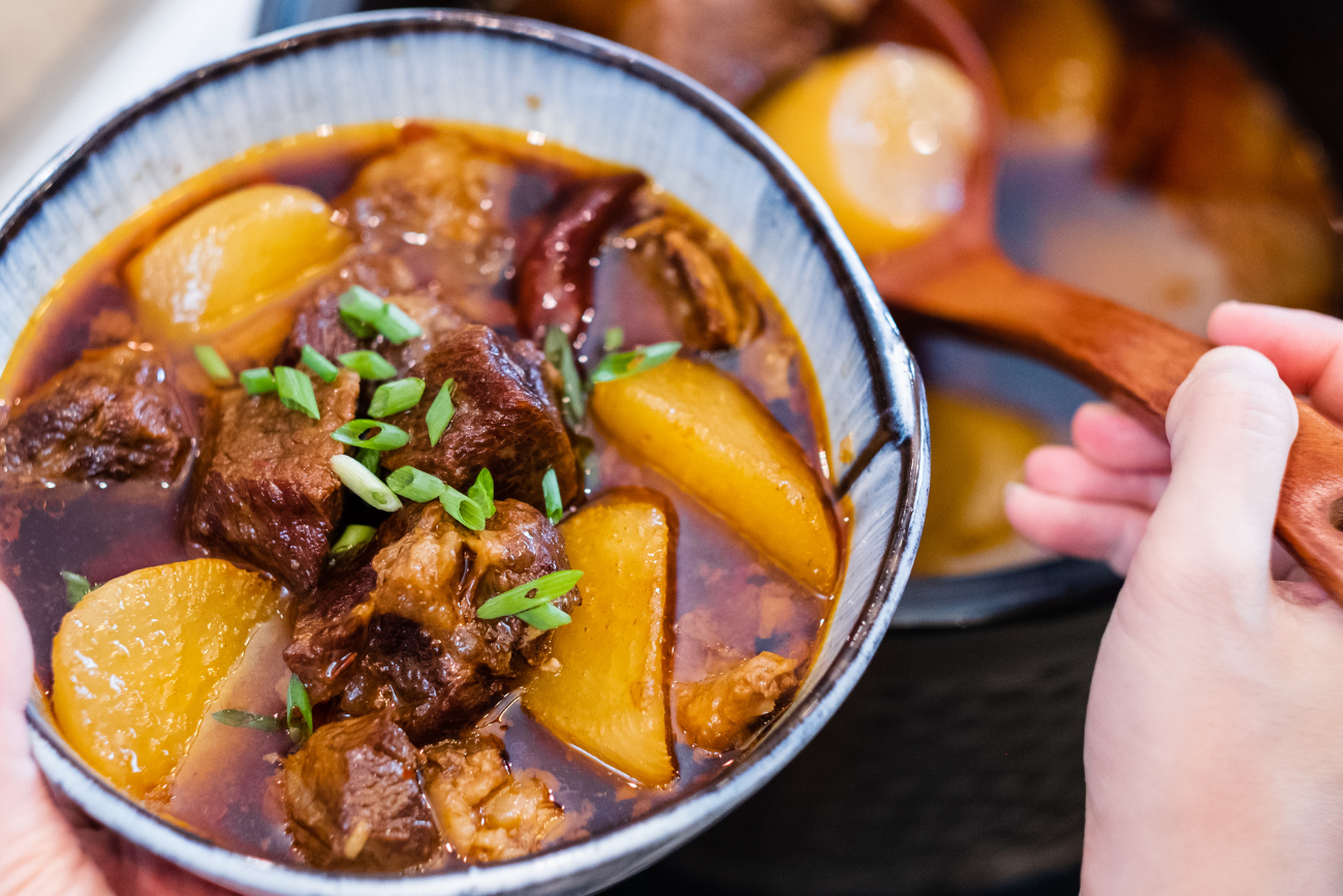 Cantonese Braised Beef with Daikon Radish Recipe (萝卜炆牛腩) – Curated ...