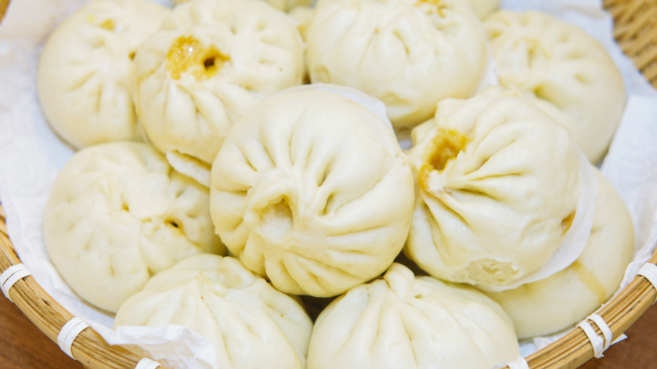 The BEST Pork Steamed Buns / Chinese Bao Buns Recipe (猪肉白菜包子) – Curated ...